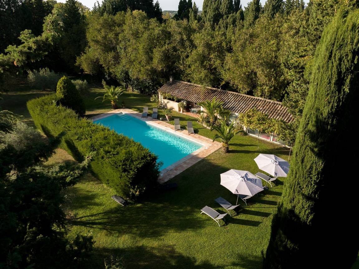 300 M² Villa ∙ 6 Habitaciones ∙ 15 Huéspedes - Mouriès