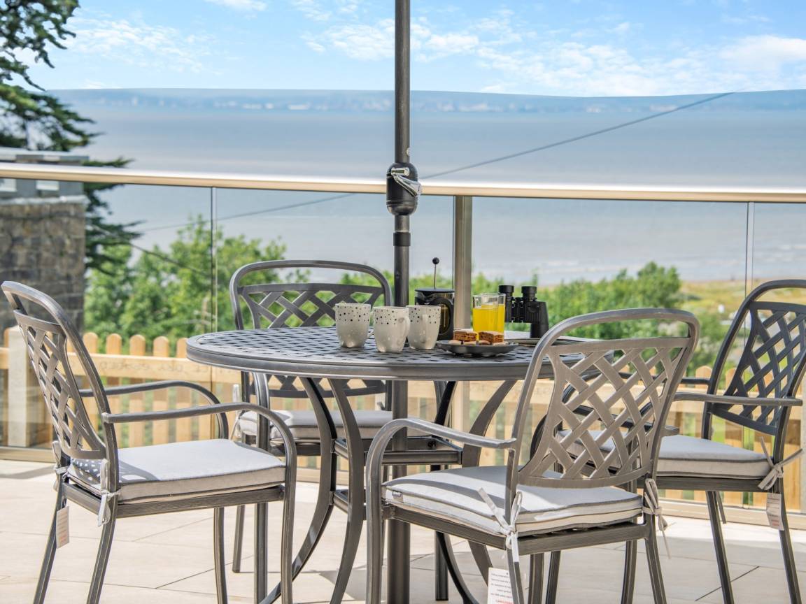 Cottage ∙ 2 Bedrooms ∙ 4 Guests - Weston-super-Mare