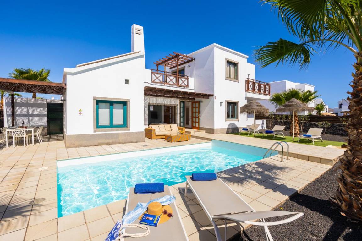 200 M² Villa ∙ 3 Bedrooms ∙ 6 Guests - Playa Blanca
