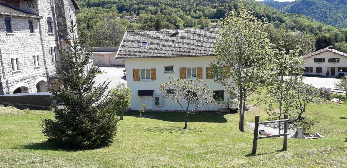96 M² Gîte ∙ 4 Chambres ∙ 6 Personnes - Lac de Viry