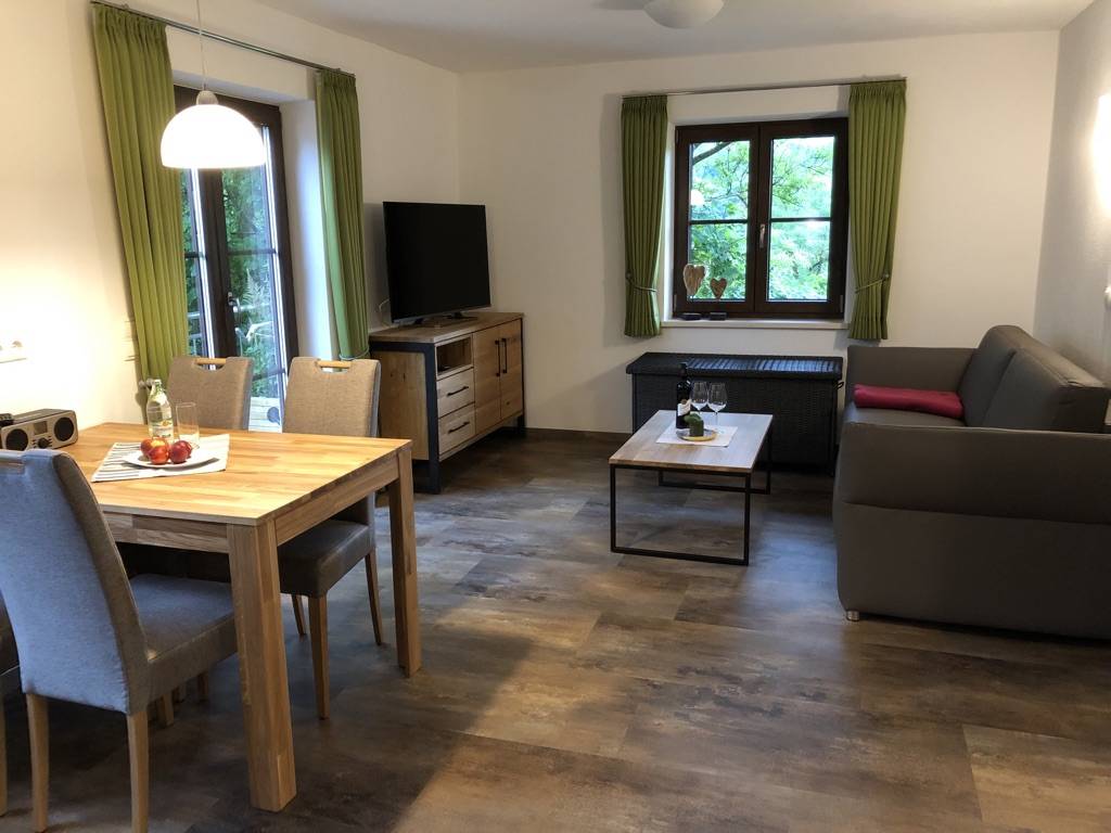 60 M² Ferienwohnung ∙ 4 Gäste - Ainring
