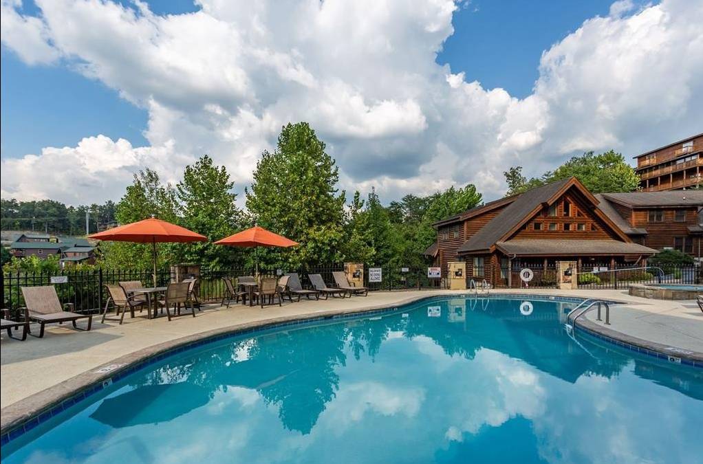 Condo ∙ 3 Bedrooms ∙ 11 Guests - Pigeon Forge, TN
