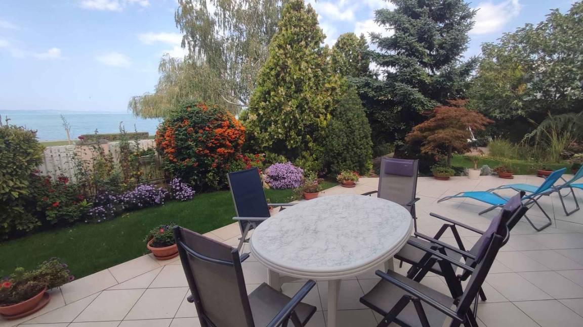 300 M² House ∙ 7 Bedrooms ∙ 14 Guests - Siófok