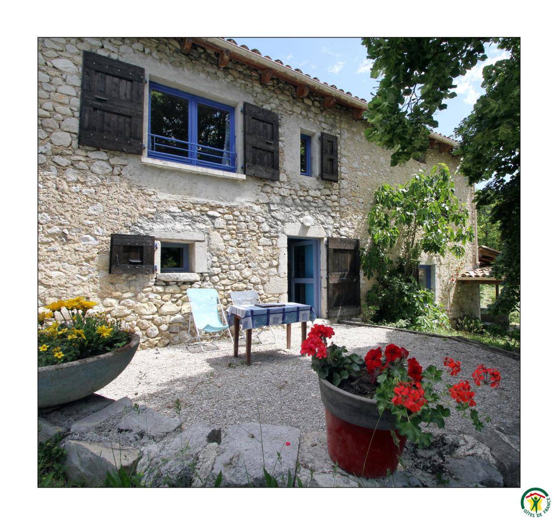 85 M² Gîte ∙ 3 Chambres ∙ 6 Personnes - Die