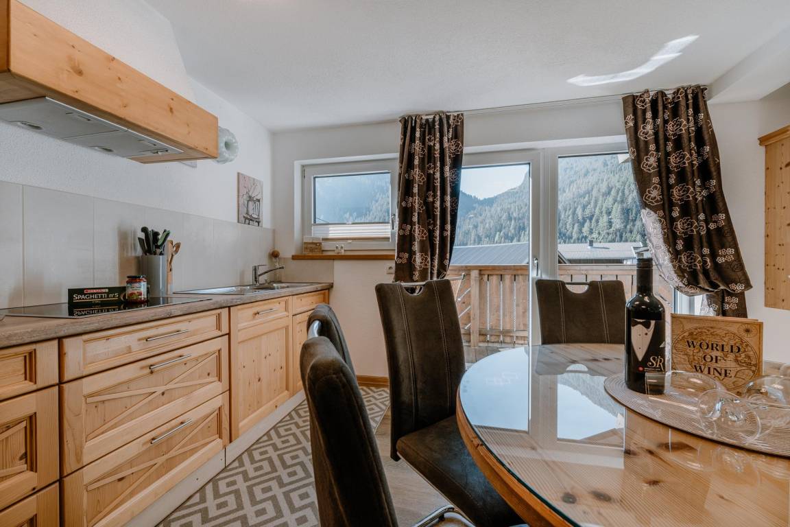 85 M² Ferienwohnung ∙ 2 Schlafzimmer ∙ 6 Gäste - Längenfeld