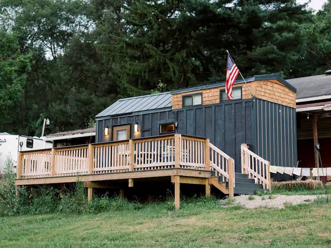 House ∙ 1 Bedroom ∙ 4 Guests - Wheeling, WV
