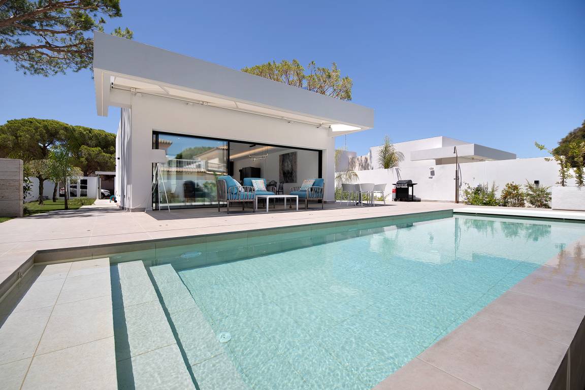200 M² Villa ∙ 4 Bedrooms ∙ 8 Guests - Chiclana de la Frontera