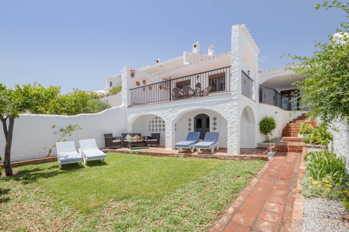80 M² Ferienhaus ∙ 2 Schlafzimmer ∙ 6 Gäste - Nerja