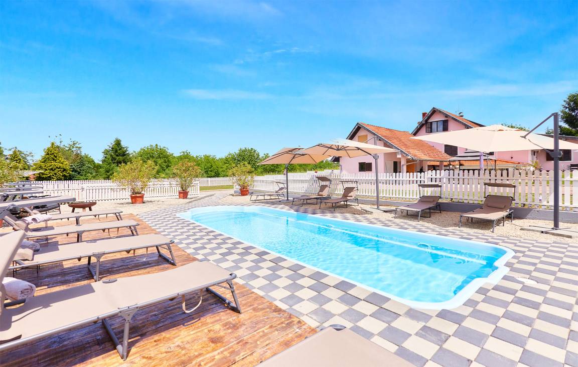 310 M² House ∙ 6 Bedrooms ∙ 16 Guests - Croatia