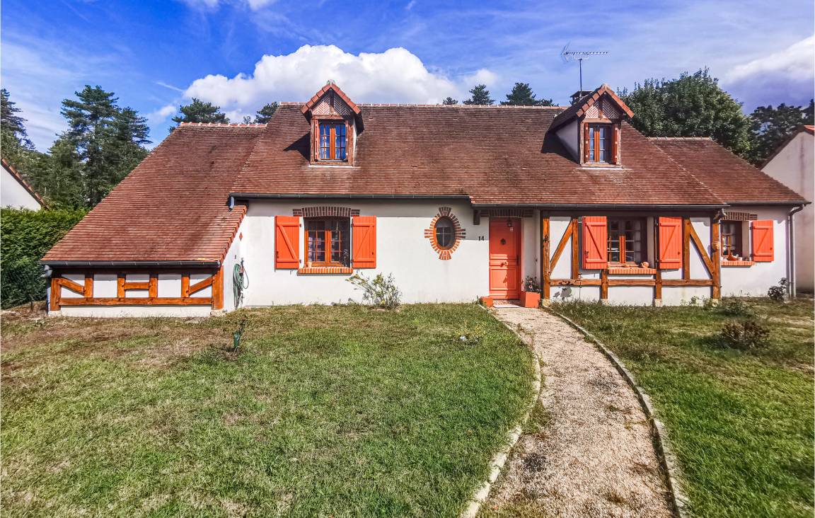 200 M² Maison De Vacances ∙ 4 Chambres ∙ 8 Personnes - Salbris