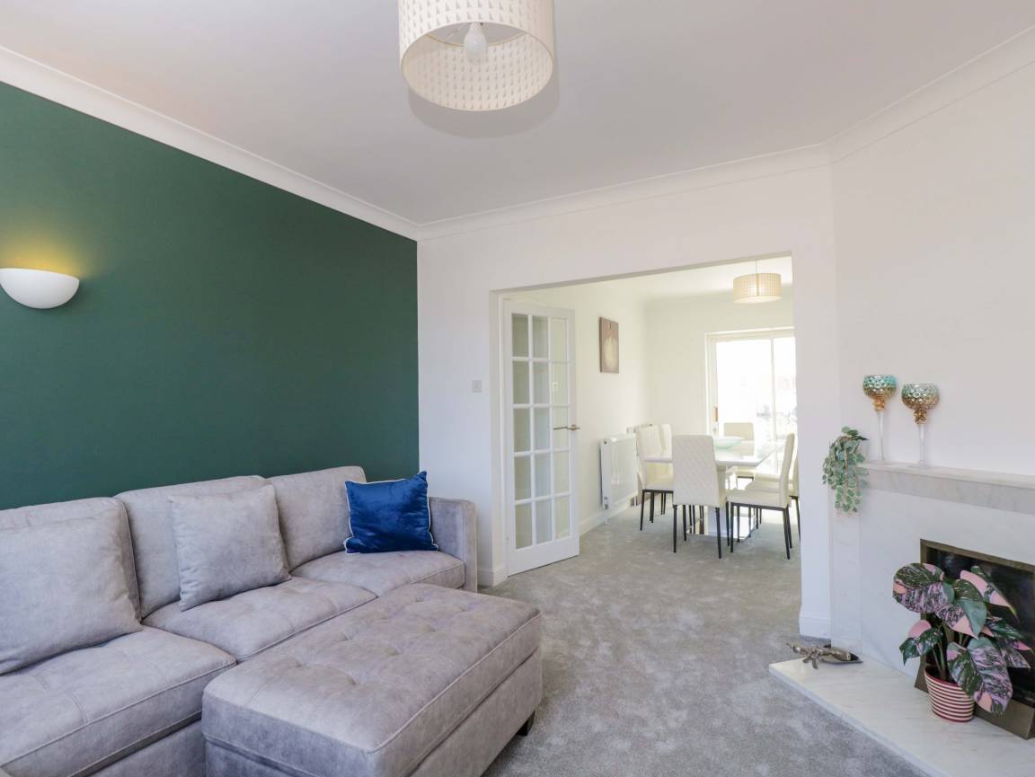Cottage ∙ 4 Bedrooms ∙ 8 Guests - Bath