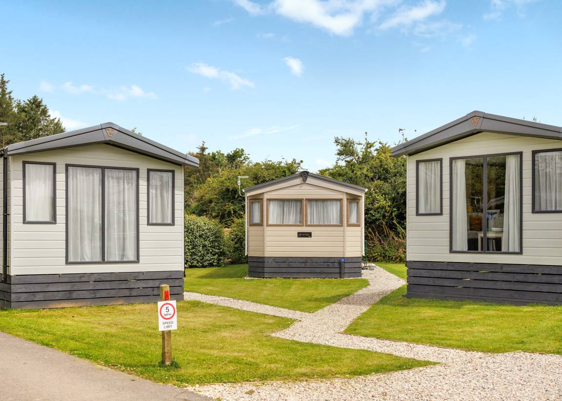 Caravan ∙ 2 Bedrooms ∙ 6 Guests - St Ives