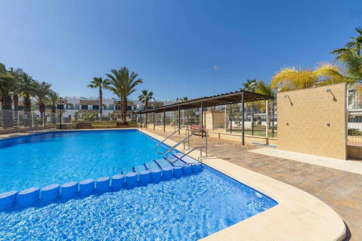 90 M² Bungalow ∙ 3 Habitaciones ∙ 6 Huéspedes - Torrevieja