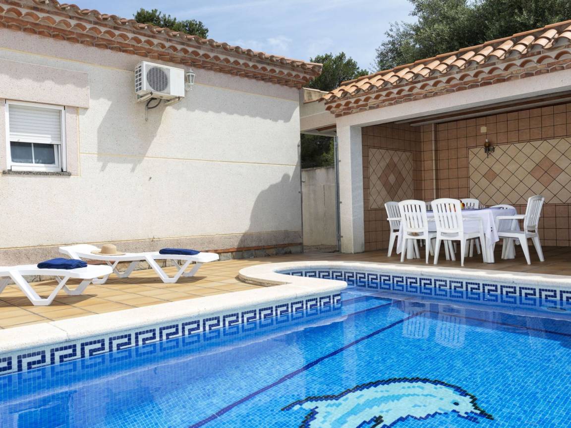 97 M² Villa ∙ 4 Makuuhuonetta ∙ 8 Vierasta - Miami Platja