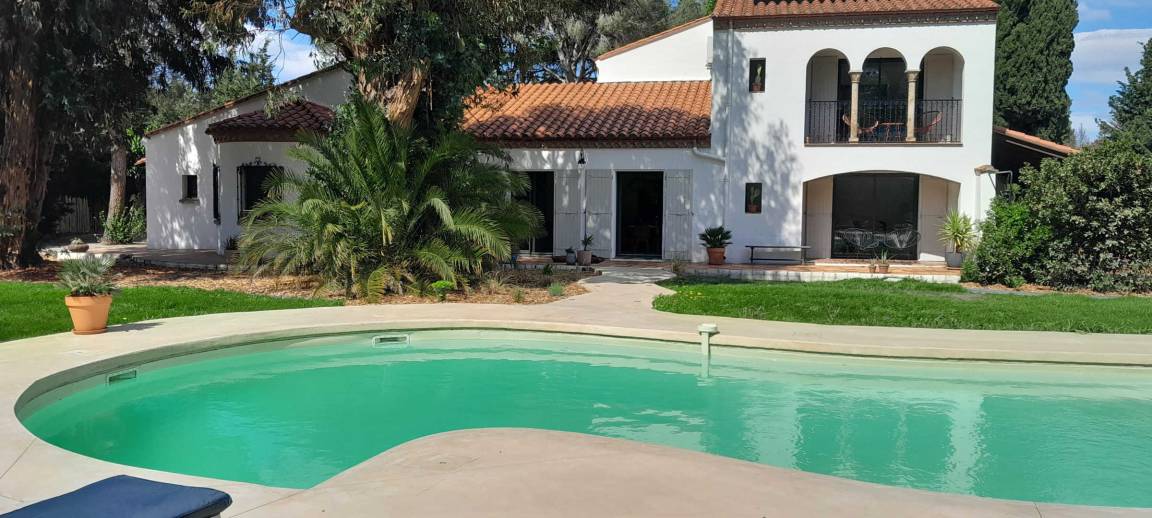 245 M² Gîte ∙ 4 Chambres ∙ 10 Personnes - Thuir