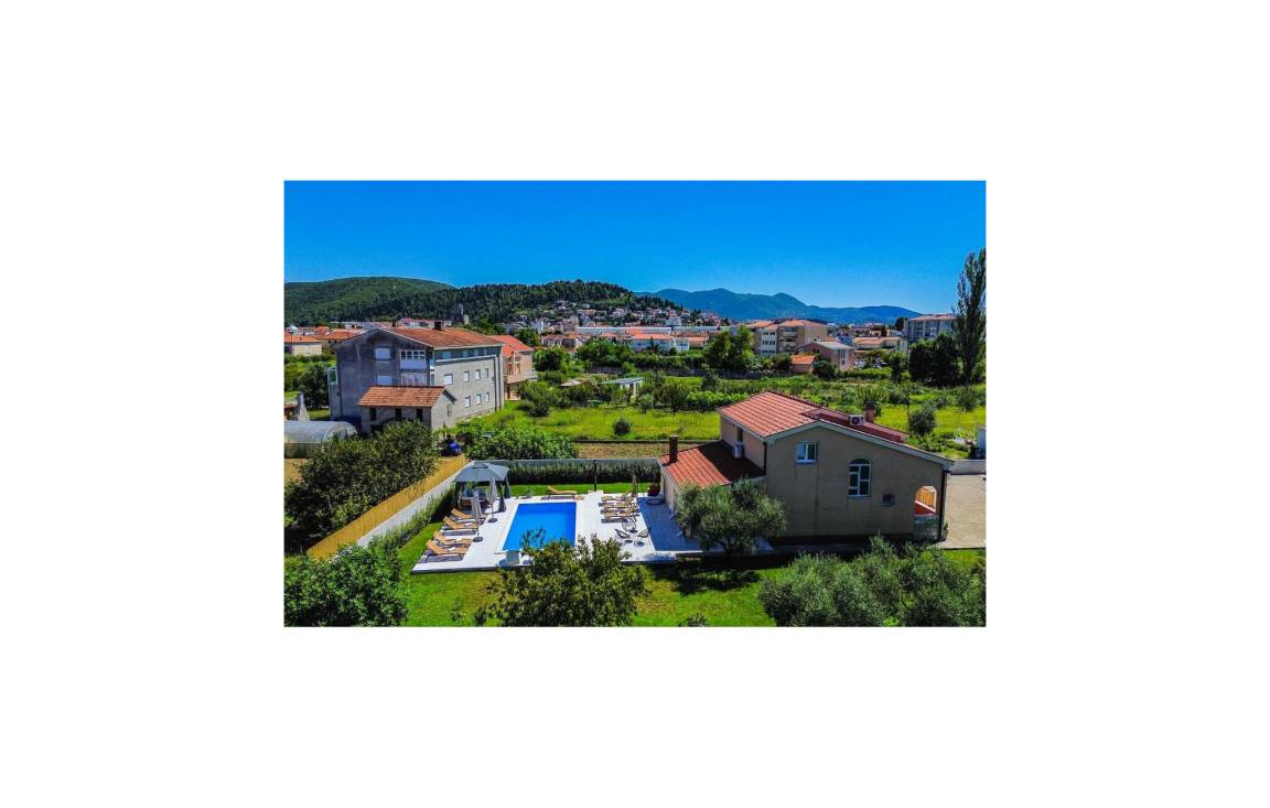 160 M² Ferienhaus ∙ 4 Schlafzimmer ∙ 9 Gäste - Metković