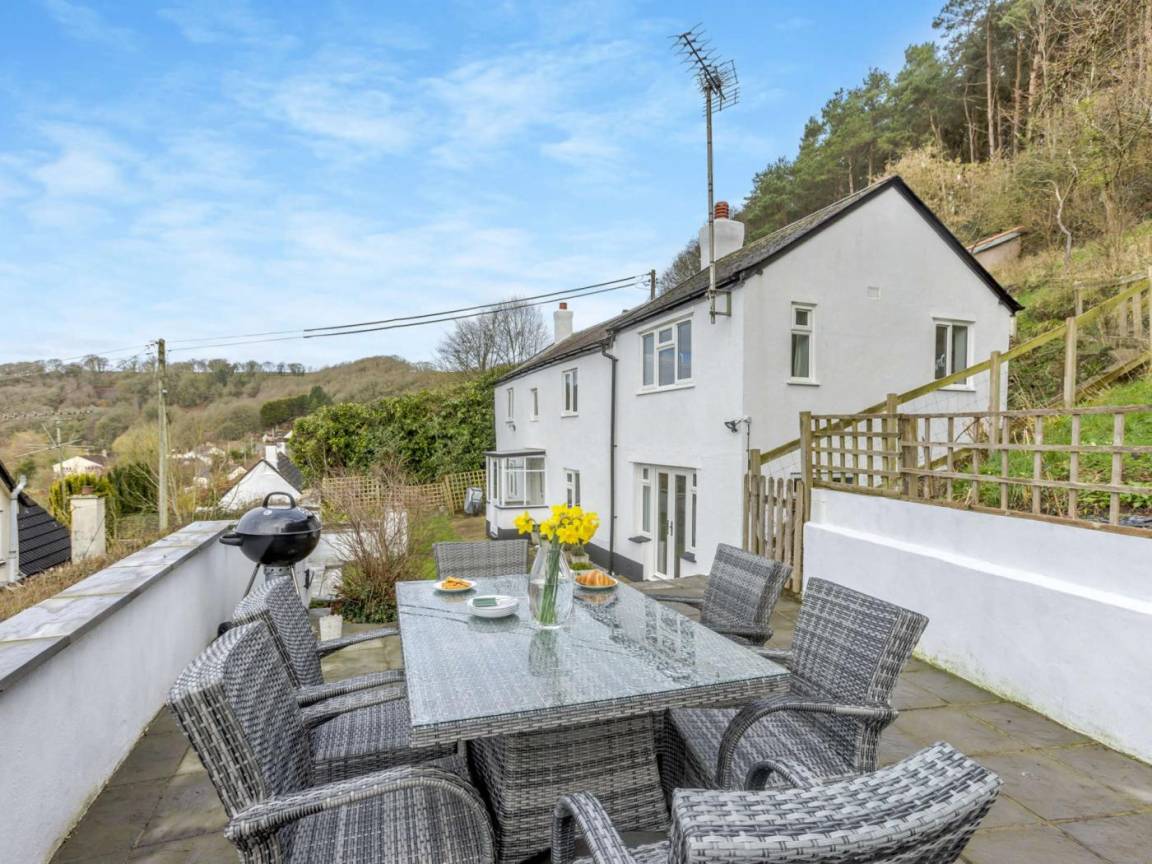 Cottage ∙ 3 Bedrooms ∙ 6 Guests - North Devon District