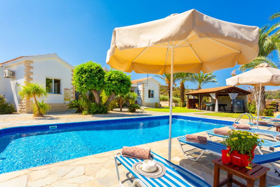 215 M² Villa ∙ 4 Bedrooms ∙ 8 Guests - Cyprus