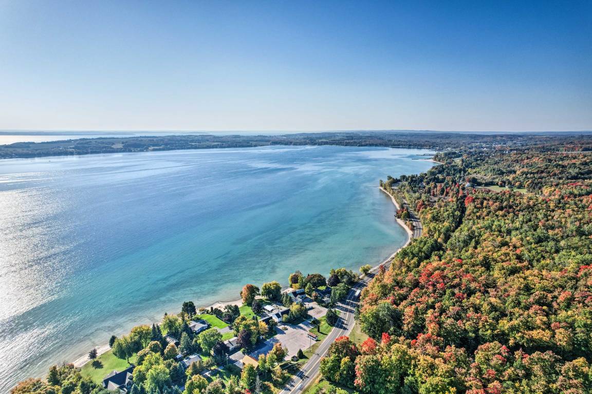 119 M² Cottage ∙ 3 Bedrooms ∙ 8 Guests - Suttons Bay, MI