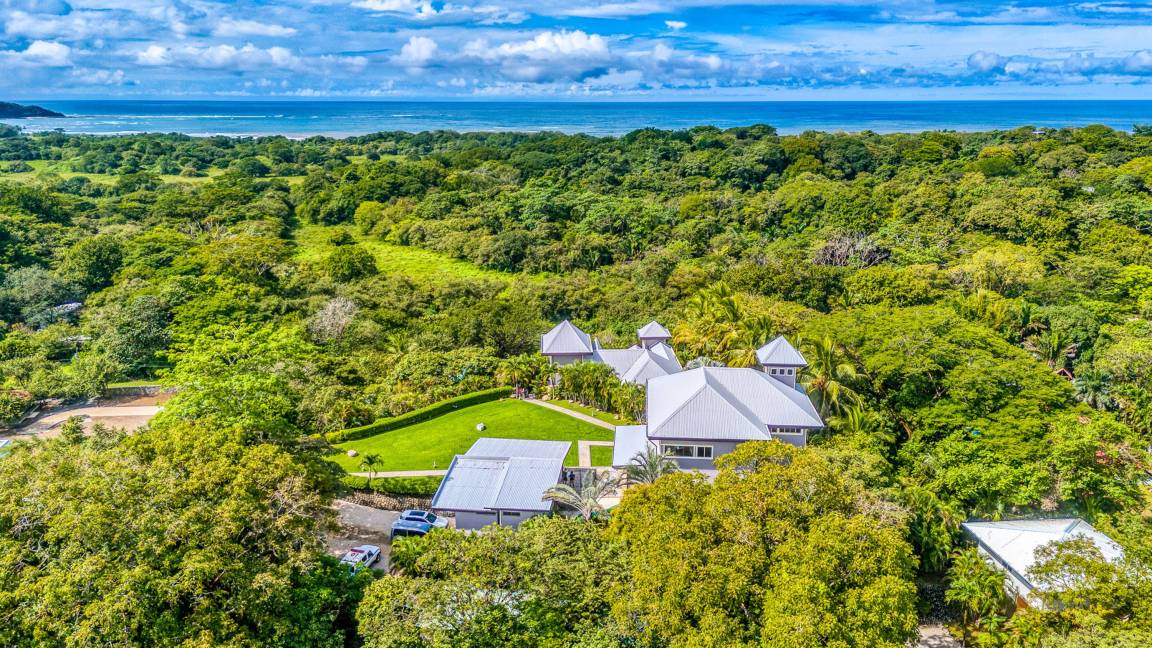 4645 M² Villa ∙ 15 Bedrooms ∙ 34 Guests - Nosara
