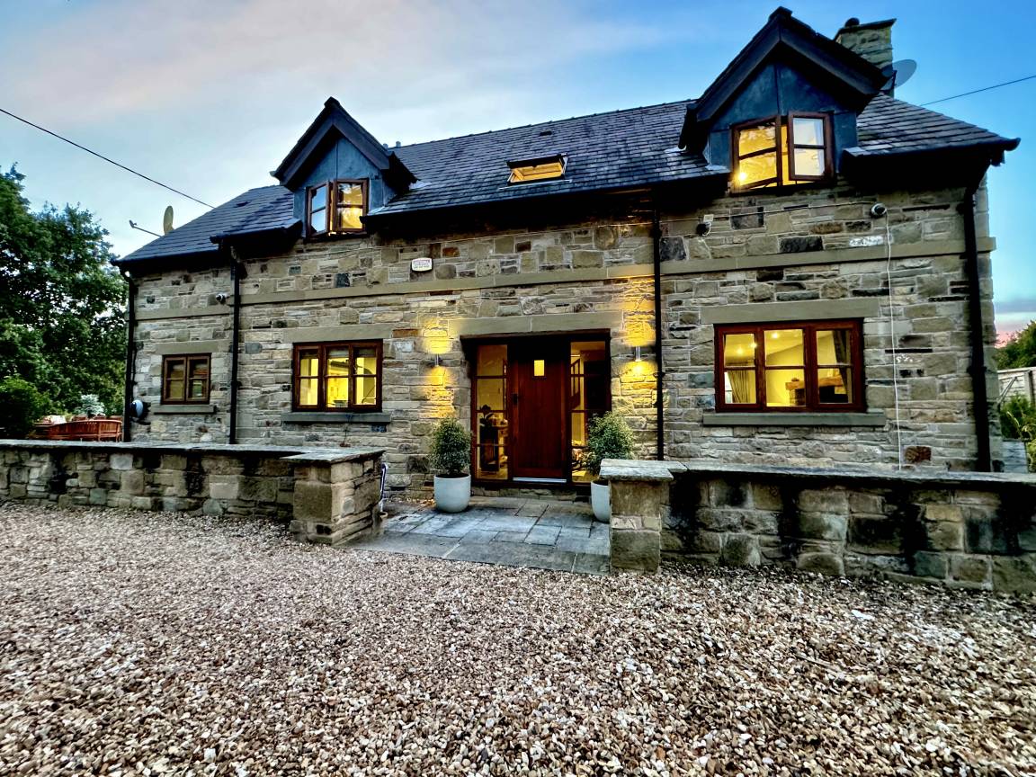 Cottage ∙ 4 Bedrooms ∙ 8 Guests - 