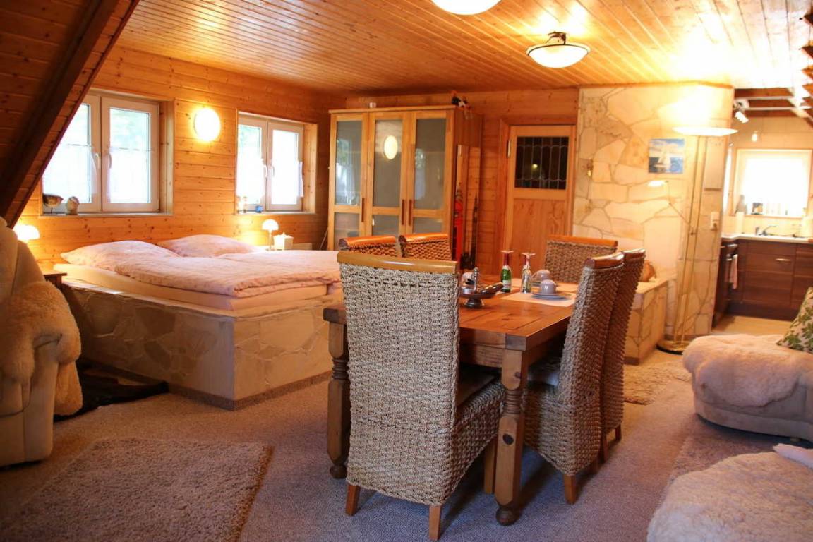 70 M² Ferienwohnung ∙ 1 Schlafzimmer ∙ 2 Gäste - Spremberg