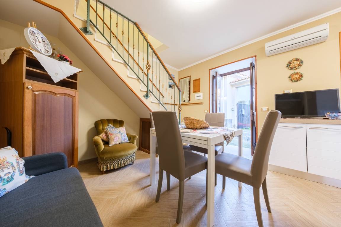 60 M² Ferienwohnung ∙ 1 Schlafzimmer ∙ 3 Gäste - Messina