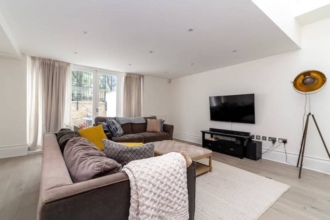 156 M² Apartment ∙ 3 Bedrooms ∙ 6 Guests - London