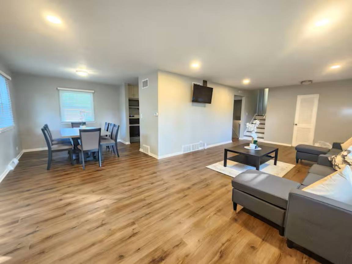 150 M² House ∙ 4 Bedrooms ∙ 10 Guests - Naperville