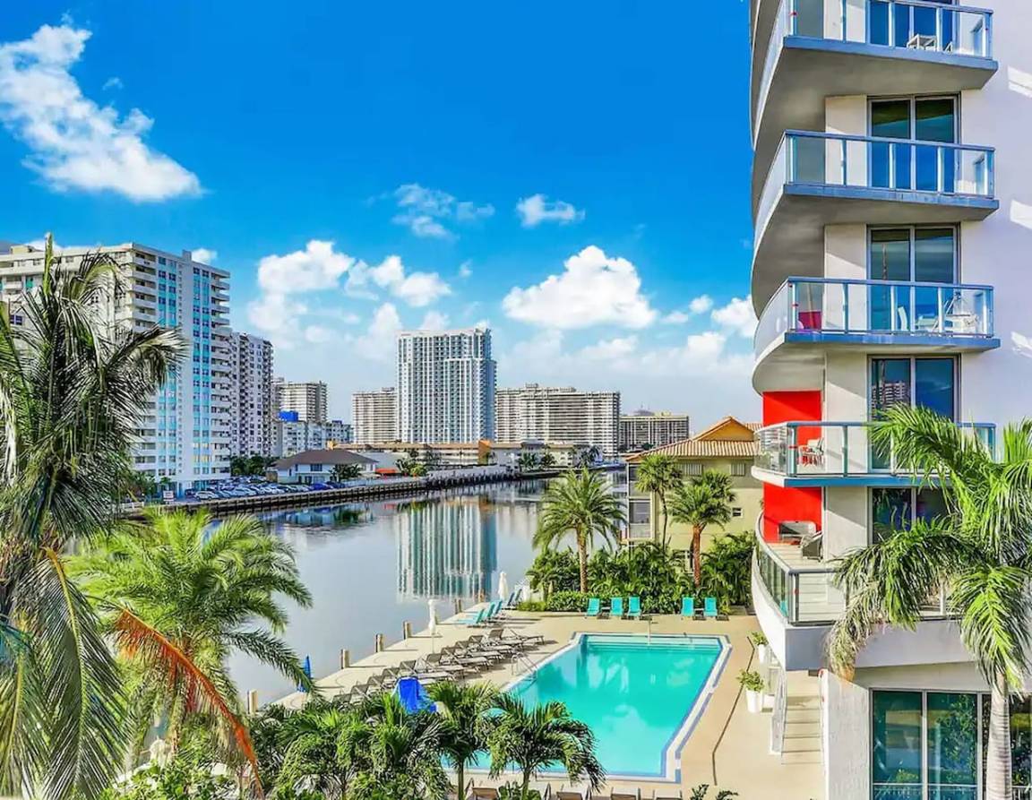 161 M² Condo ∙ 3 Bedrooms ∙ 8 Guests - Hallandale Beach, FL