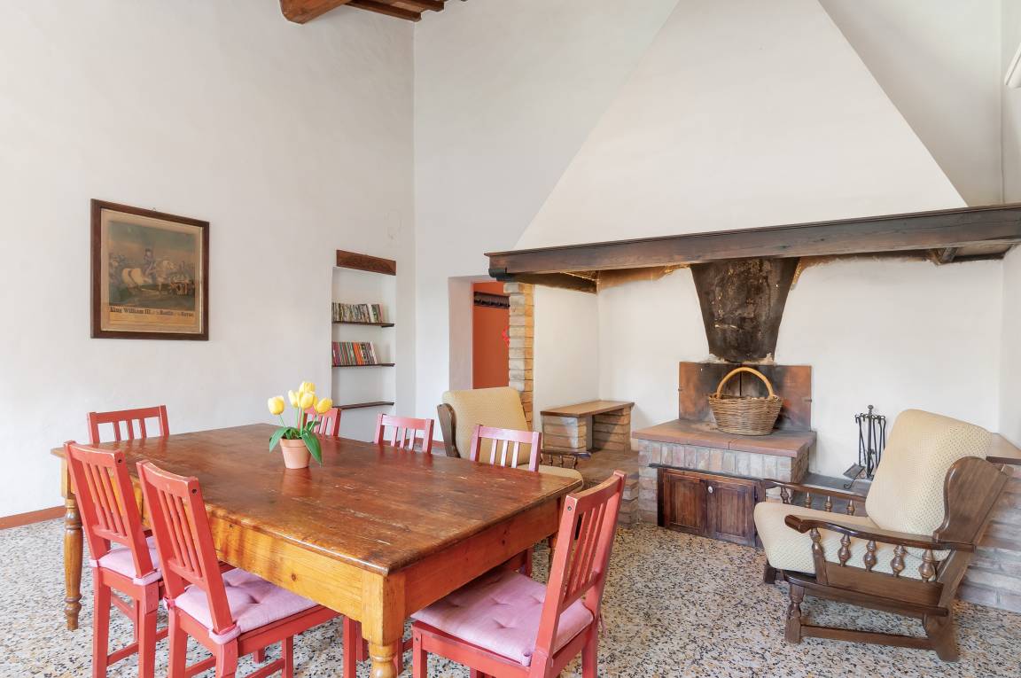 110 M² Apartment ∙ 3 Bedrooms ∙ 6 Guests - Volterra