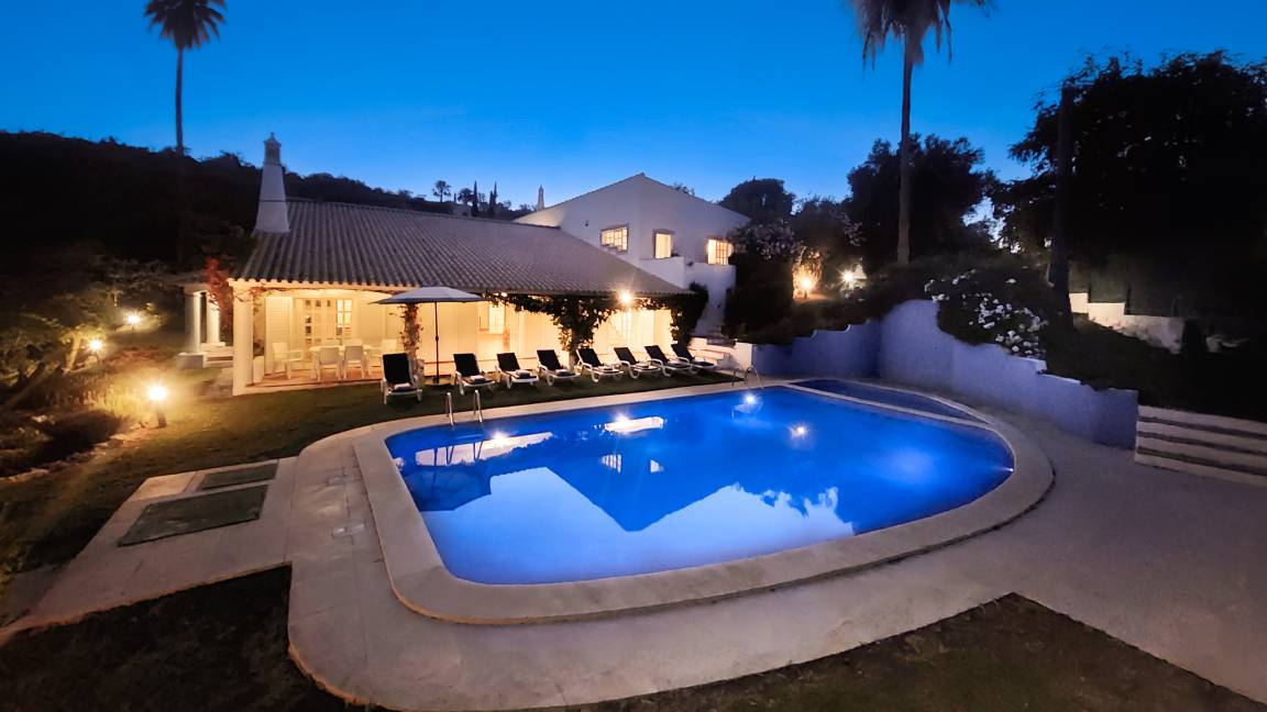 400 M² Villa ∙ 7 Habitaciones ∙ 18 Huéspedes - Quarteira