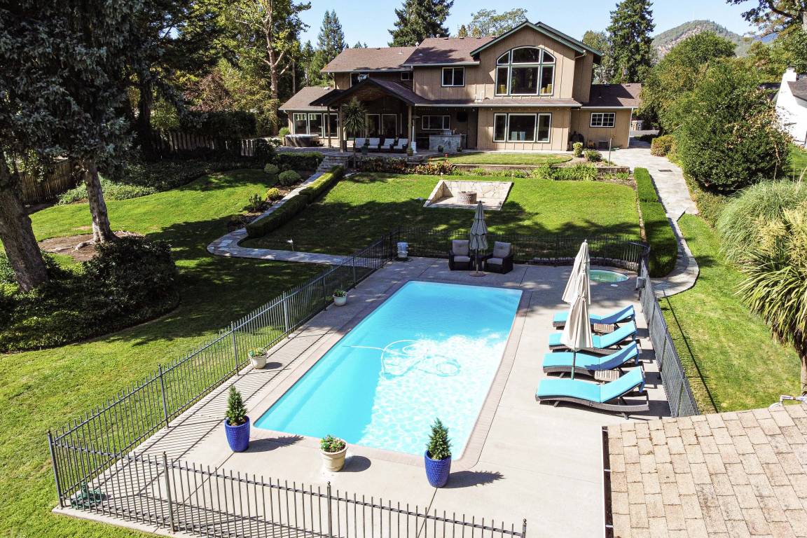 297 M² Talo ∙ 4 Makuuhuonetta ∙ 12 Vierasta - Grants Pass, OR