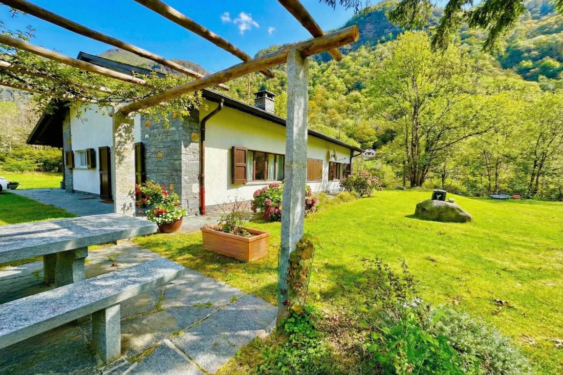 70 M² Chalet ∙ 2 Schlafzimmer ∙ 4 Gäste - Kanton Tessin