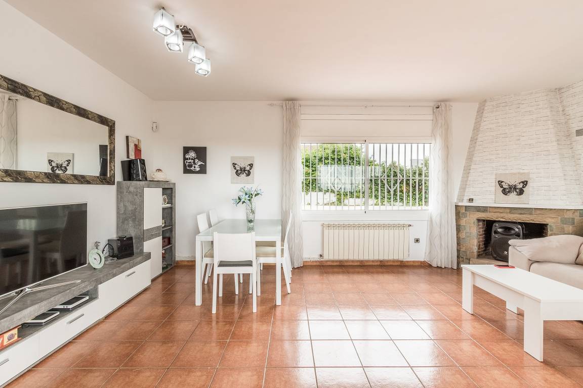 100 M² Casa ∙ 3 Habitaciones ∙ 5 Huéspedes - Hostalric