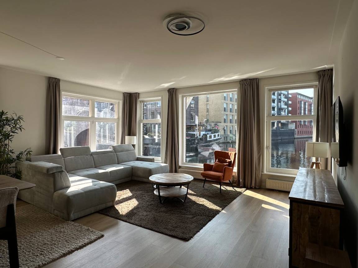 99 M² Appartement ∙ 2 Slaapkamers ∙ 4 Gasten - Zaandam