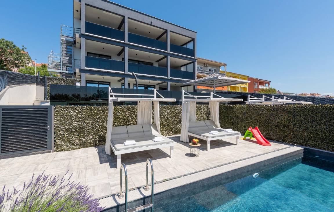 250 M² Ferienhaus ∙ 4 Schlafzimmer ∙ 8 Gäste - Crikvenica
