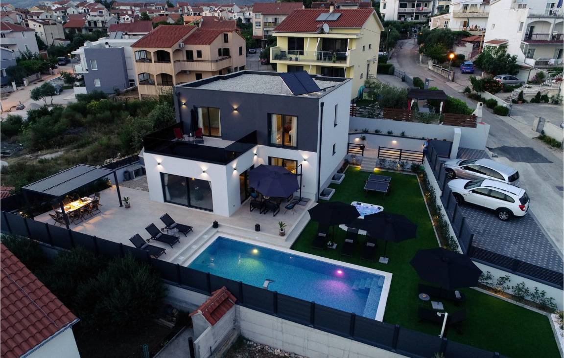 200 M² Casa Vacanza ∙ 4 Camere Da Letto ∙ 8 Ospiti - Sebenico