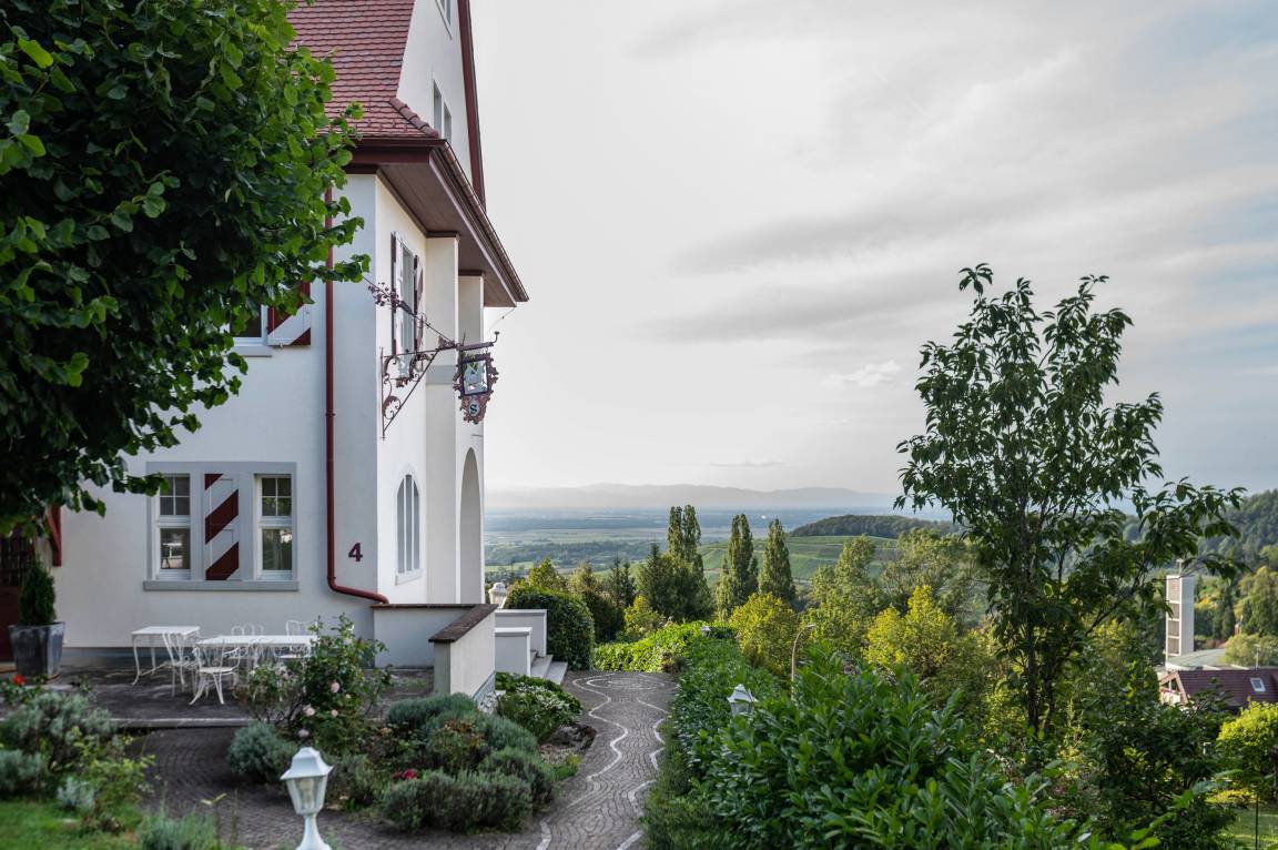 85 M² Ferienwohnung ∙ 1 Schlafzimmer ∙ 4 Gäste - Badenweiler