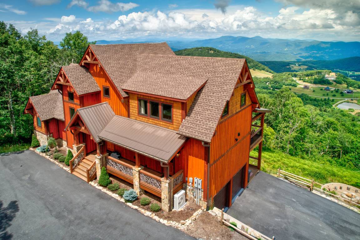 Cabin ∙ 4 Bedrooms ∙ 12 Guests - Beech Mountain, NC