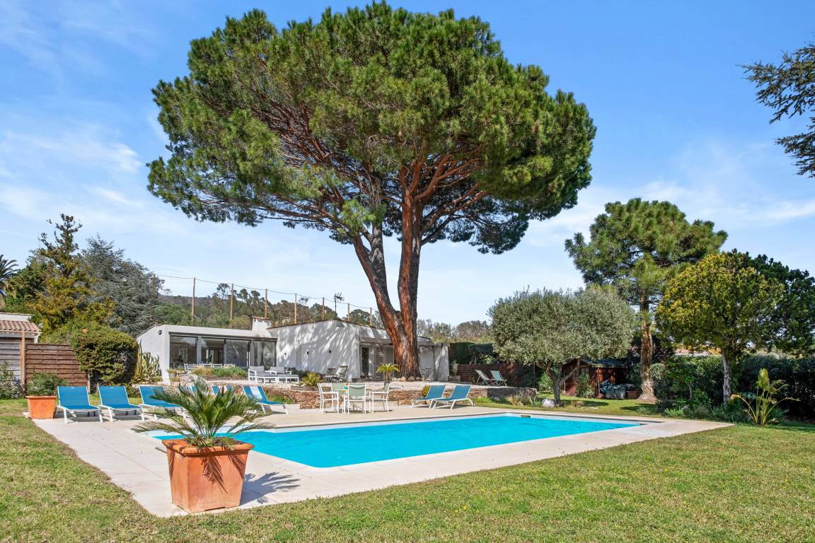 150 M² Villa ∙ 4 Bedrooms ∙ 8 Guests - Ramatuelle