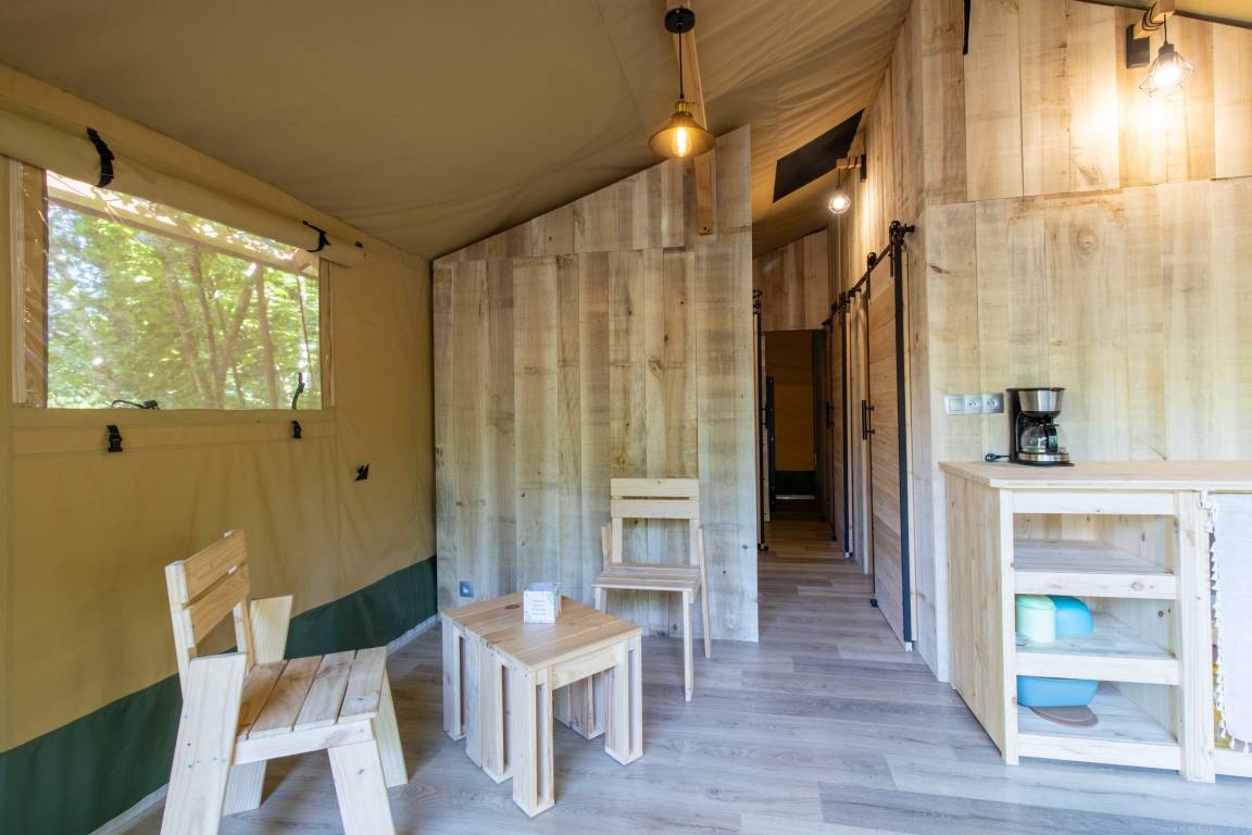 65 M² Camping ∙ 3 Chambres ∙ 8 Personnes - Vezac