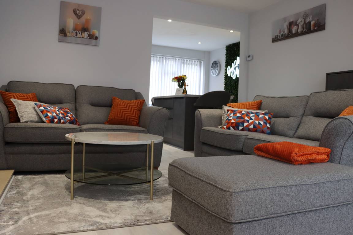 90 M² House ∙ 3 Bedrooms ∙ 7 Guests - Wolverhampton
