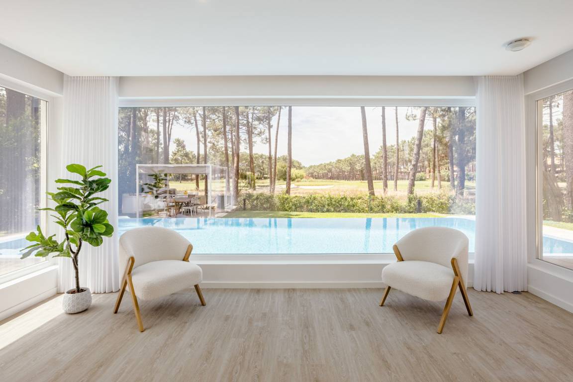 1225 M² Villa ∙ 5 Bedrooms ∙ 10 Guests - Almada