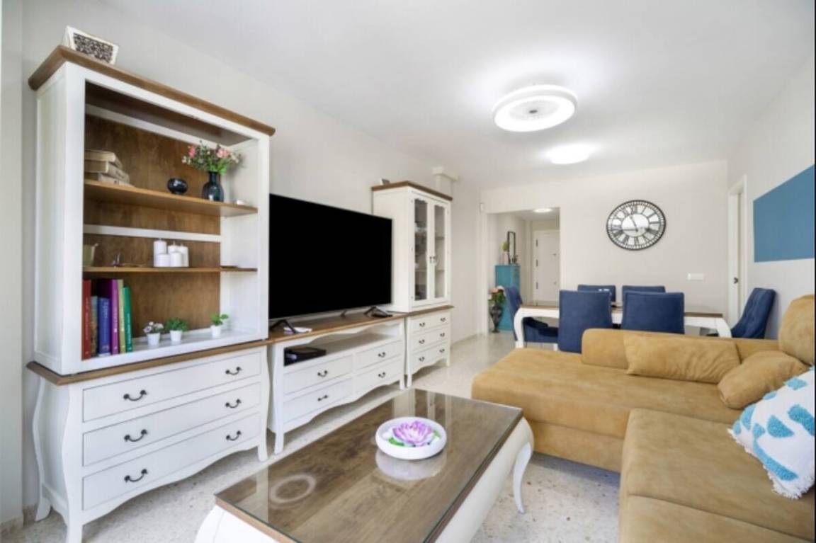 Huoneisto ∙ 4 Makuuhuonetta ∙ 7 Vierasta - Rota