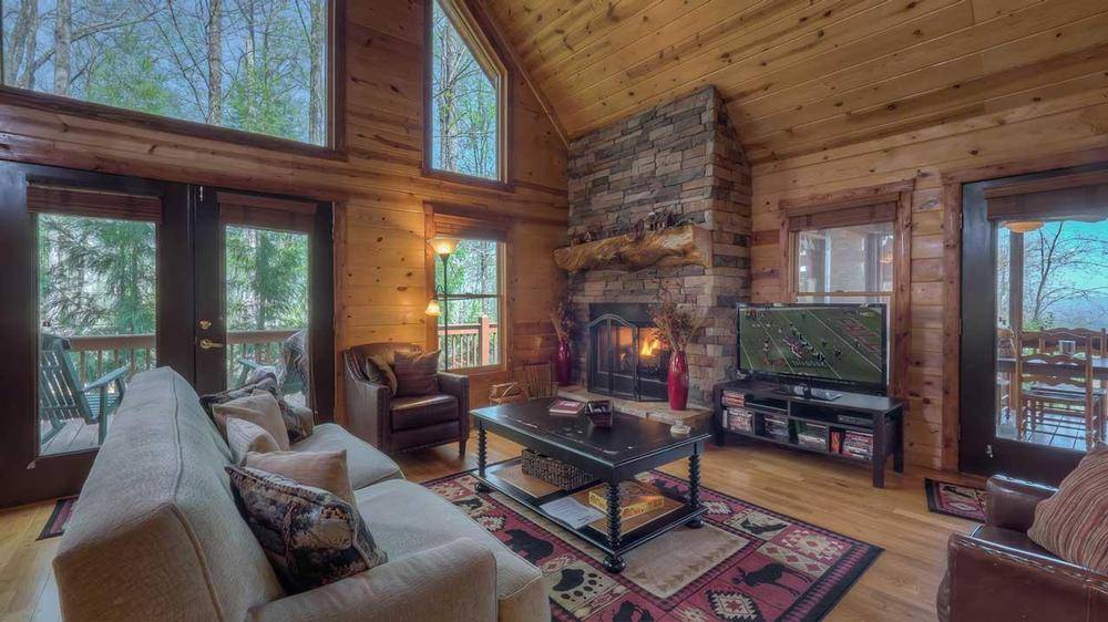 Cabin ∙ 3 Bedrooms ∙ 8 Guests - Blue Ridge, GA