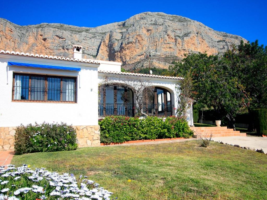 100 M² Villa ∙ 4 Bedrooms ∙ 8 Guests - Dénia