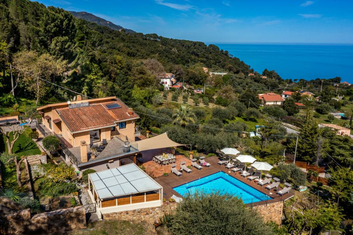 250 M² Villa ∙ 6 Bedrooms ∙ 16 Guests - Castelbuono