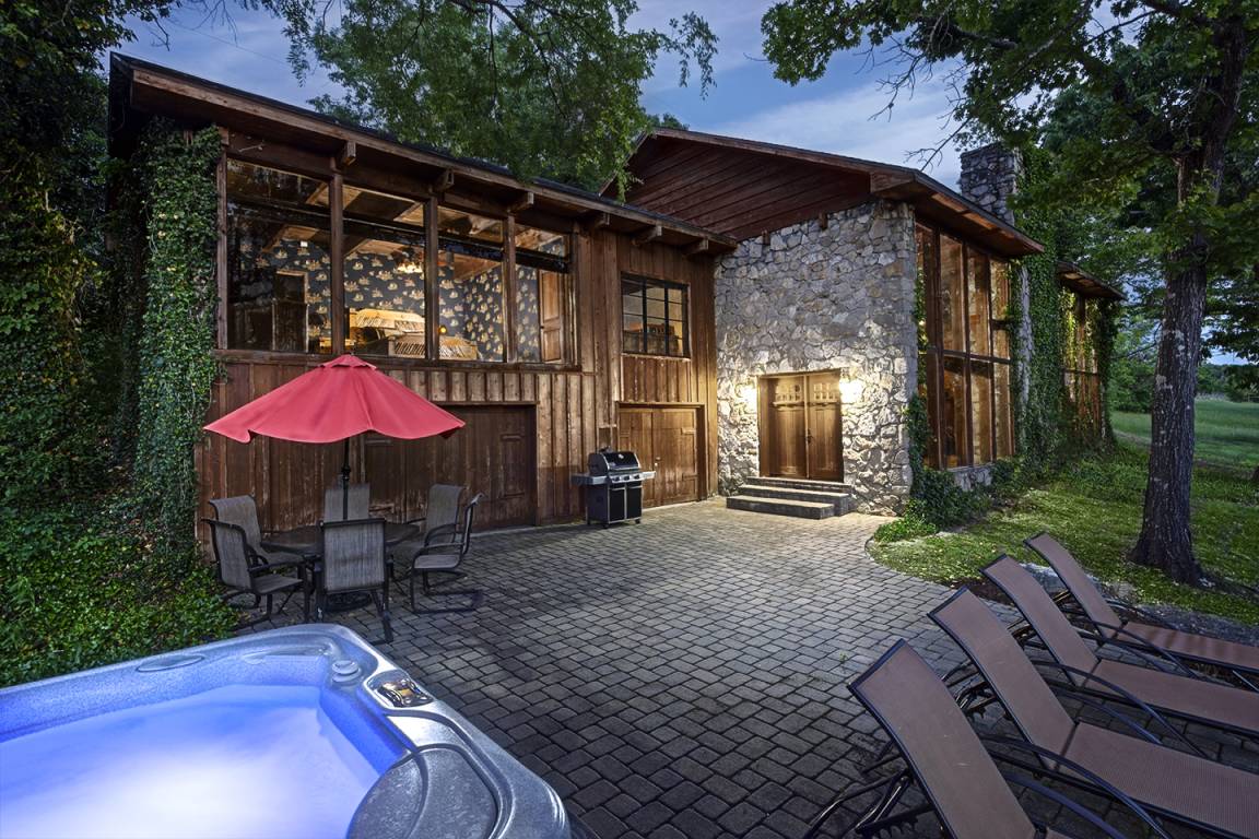 279 M² Cabin ∙ 3 Bedrooms ∙ 12 Guests - Kimberling City, MO
