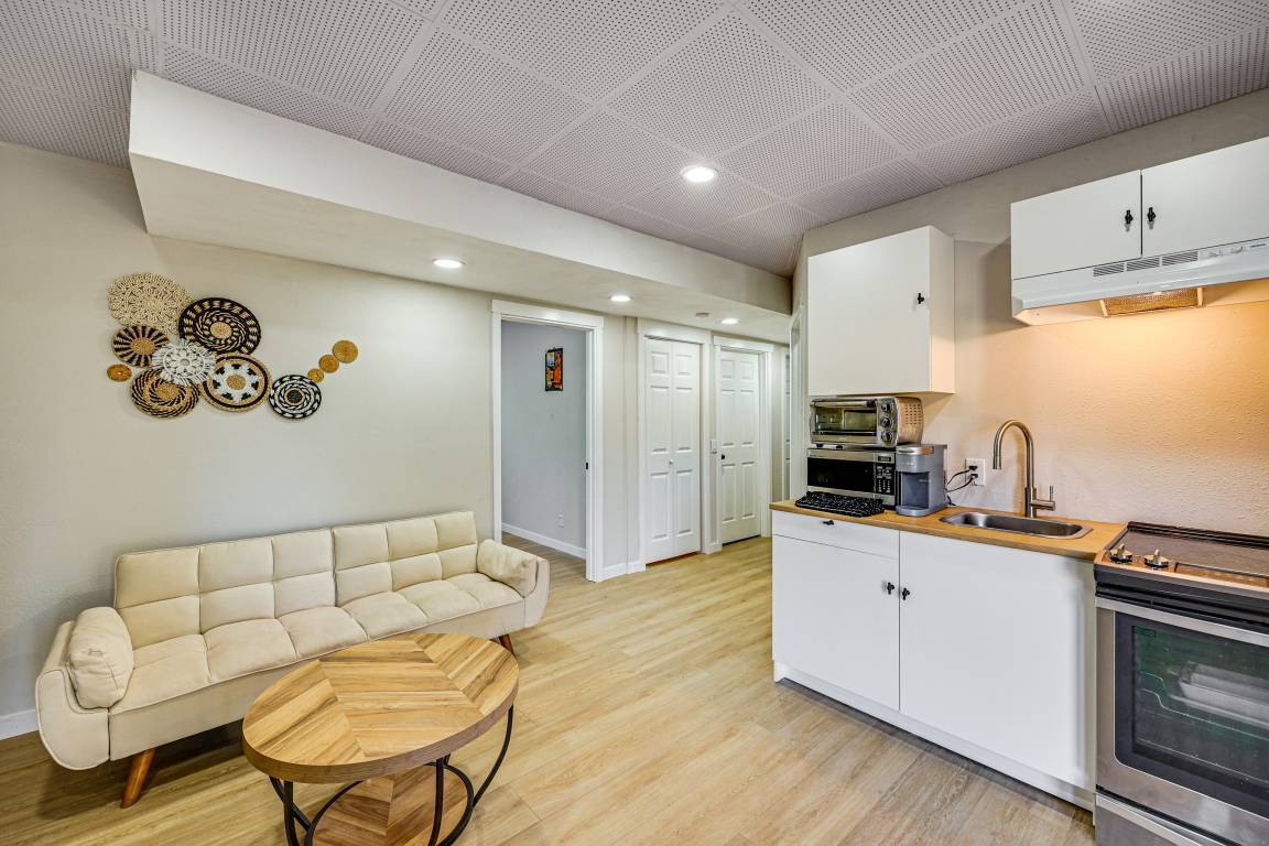 74 M² Apartment ∙ 2 Bedrooms ∙ 5 Guests - Renton, WA